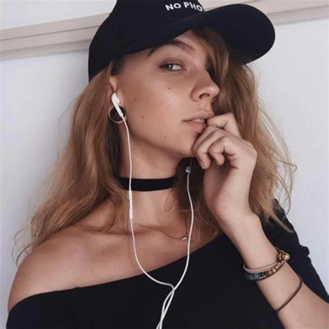 stream dicks listen to flutter words playlist online for free on