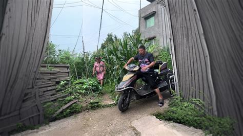 我那么可爱竟然不搭我 看一遍笑一遍 看完不笑算我输 农村原创视频段子 Youtube