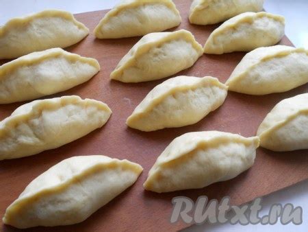 Вареники с вишней на пару: 9 фото в рецепте