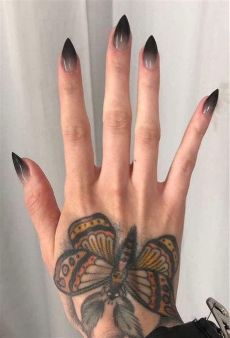Pin By Courtney Robidoux On Nails Stiletto Nails Short Witch Nails