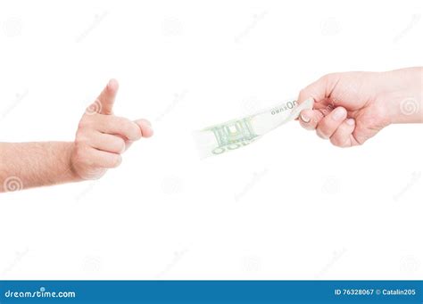 Primer Del Hombre Que Rechaza El Dinero De Otra Persona Imagen De