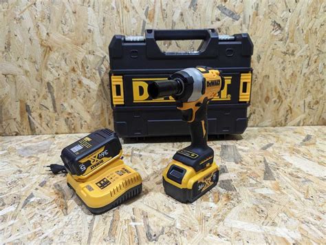 Гайковерт акумуляторний DeWALT DCF922D2T / Гвинтоверт Деволт 36V8А: 3 ...