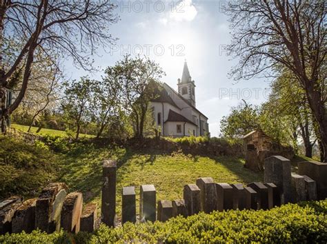 Grabsteine Photo12 ImageBROKER Karl Heinz Schein