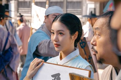 “the Glory” Shin Ye Eun Transforms From Villain To Lively Innkeeper In