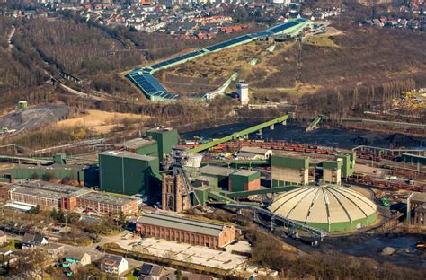 Bottrop aus der Vogelperspektive Förderanlagen und Bergbau Schacht