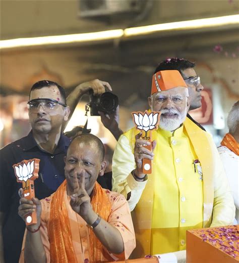 Pm Modi Roadshow In Ayodhya Photos Pm Modi Ram Temple Visit Pics Pm