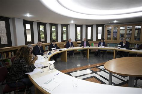 El Consejero Franquis Acuerda Con Los Cabildos Centralizar En El Bono