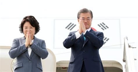 문대통령 싱가포르 도착2박3일간 국빈방문 일정 돌입