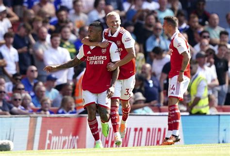 Gabriel Jesus Bersinar Arsenal Menang 4 2 Atas Leicester City