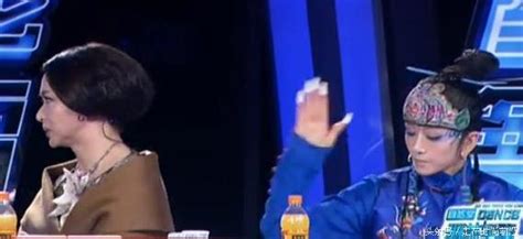 楊麗萍為舞蹈事業留過長的指甲 網友擔心：怎麼吃飯怎麼上廁所 每日頭條