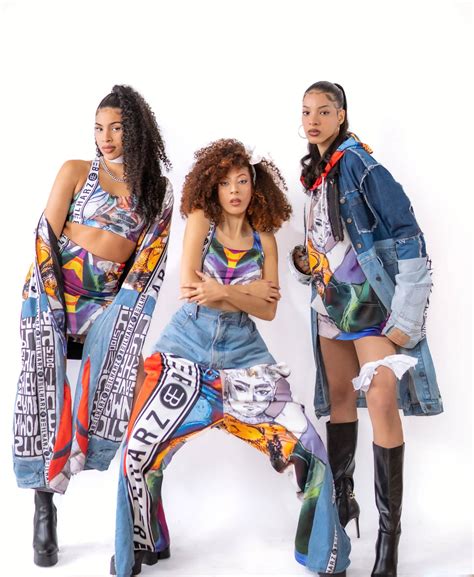 Download Latina Girl Group Wallpaper
