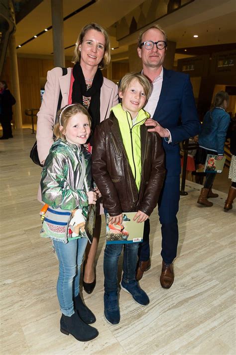 Uitzonderlijk Bart De Wever Poseert Met Hele Gezin Op Rode Loper