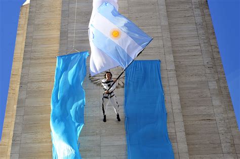 Noticias MR Rosario Rinde Homenaje A La Bandera