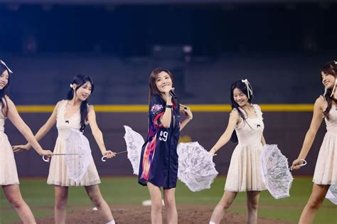 玉女歌手加入樂天女孩？53歲「凍齡狀態」曝 現身大巨蛋掀暴動 娛樂星聞