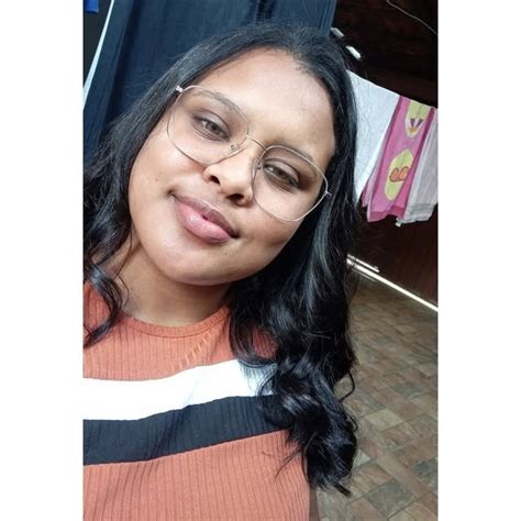 Emanuelle Vitória Emanuellev • Threads Say More