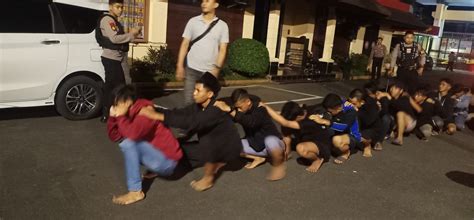 Salah Sasaran Keroyok Pedagang Lalapan Berita Diksi