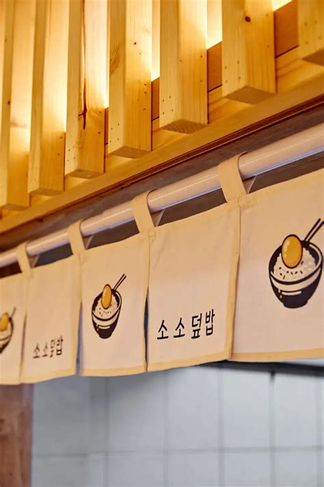 밝은 우드 컬러 모던내추럴 9평 덮밥집 인테리어 동대문구 회기동