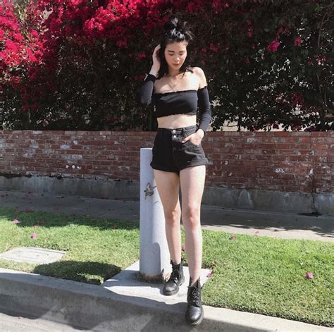 Crop Top Outfit Inspo From Instagram Fashion A Lists Luulla