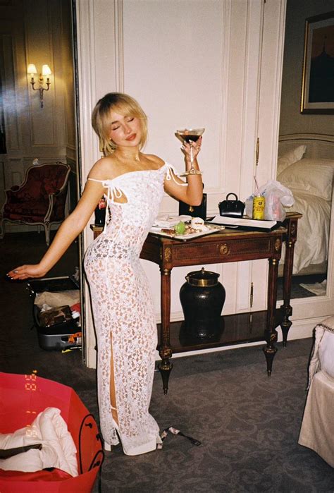 Sabrinacarpenternudes