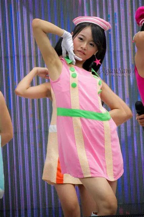 Gadis Cantik Dengan Ketiak Hot Sexy Mulus Sekali Kulit Mulus Wanita Muda