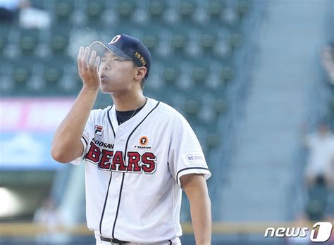 두산 후반기 Era 720 부진 김동주 1군 엔트리 말소김유성 콜업