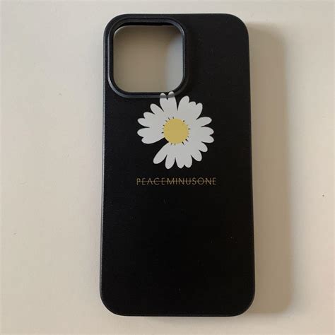 ★早い者勝ち★ デイジー Iphone13pro ケース ブラック 花柄 By メルカリ