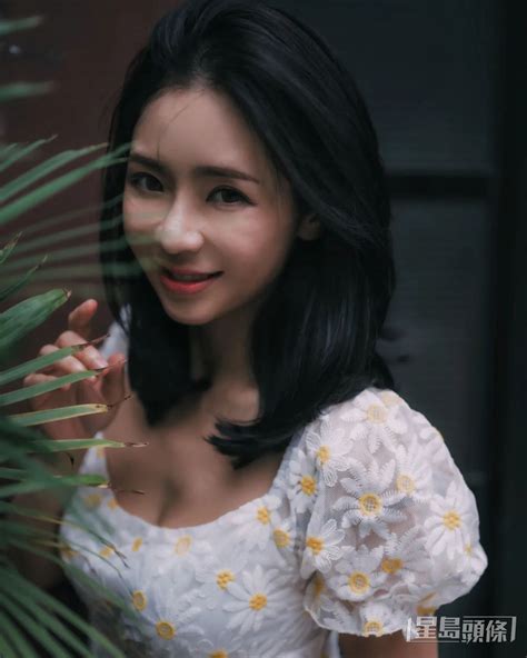 利穎怡年三十吊帶夾胸迎新歲 網民睇到流鼻血獲女神賜福紅運當頭 星島日報