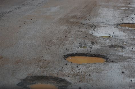 Buracos nas ruas de Brasília criaram 65 mil garoupas Notibras