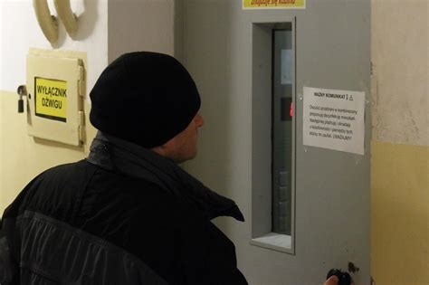 Policja w Gdańsku ostrzega przed złodziejami 83 letnia kobieta