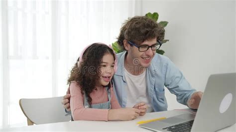 Aviso De Ingeniería De Escritura Y Codificación Para Hija