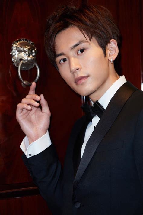 張哲瀚出席時尚活動 耳環搶鏡酷帥時髦 每日頭條