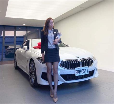 正妹 香車配黑絲 Beauty 表特快照