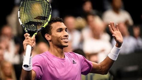 Tennis Auger Aliassime En Finale à Bâle En Soffrant Alcaraz