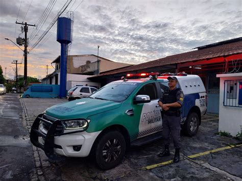 Mãe é Presa Por Abandonar Três Filhos Chorando E Sujos De Fezes Em
