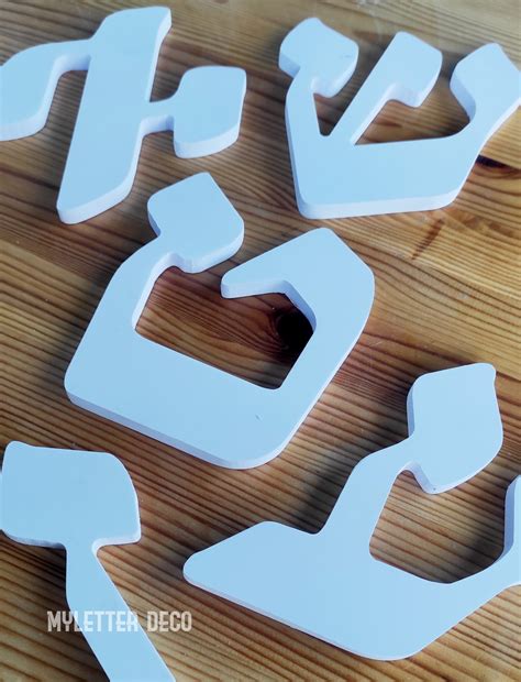 אותיות לתליה מפלסטיק מתאים לשילוט חיצוני Il