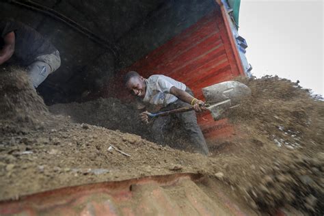 Russian War Worsens Fertilizer Crunch Risking Food Supplies Ap News