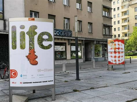 Pomnoženi Logotip Liffa Plakatna Razstava Za Ogrevanje Pred Festivalom