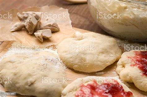 달콤함 도넛 장미 Marmelade 번자체 닦다 디저트 갈색에 대한 스톡 사진 및 기타 이미지 갈색 건강에 좋지 않은 음식