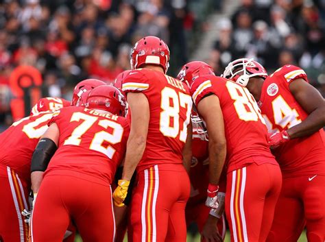 Chiefs Fall To Raiders 31 30 On Thursday Night Football