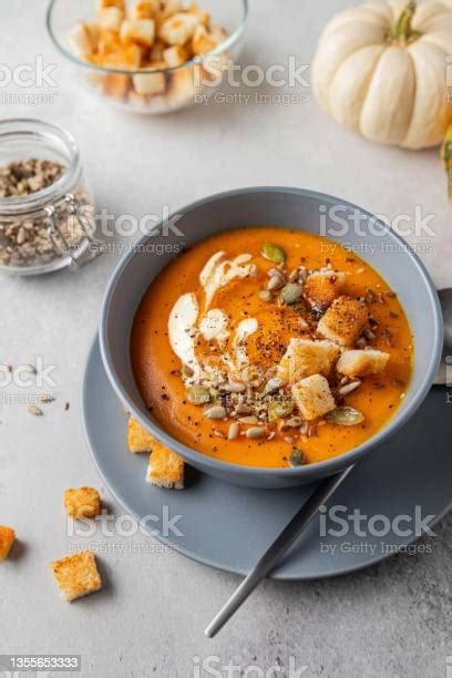 크림 씨앗 토스트를 곁들인 채식가를 위한 호박 수프 가을과 겨울 건강 식품 개념 0명에 대한 스톡 사진 및 기타 이미지 0명 Comfort Food 가을 Istock