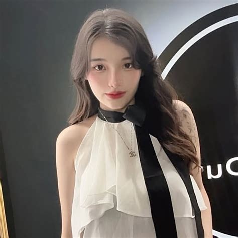 只推酵素！ 我原本吃益生菌 但是一樣便秘！ 後來我改吃酵素 現在天天大便 而且都是一條的 沒有羊便便 ，想要大便的時候 就是肚子痛一下 知道想
