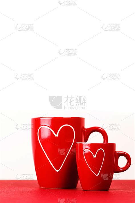 两杯红心茶或咖啡