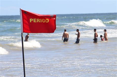 Bombeiros dão dicas e orientações para evitar afogamentos nas praias e