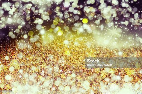 반짝이 금 또는 노란색 그런 지 배경 조명 반짝이 Defocused 추상 Twinkly 조명과 별 크리스마스 배경 반짝이에 대한
