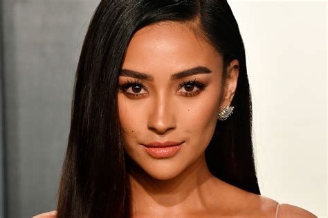 Shani Darden Shares Her Secrets To Getting Glowing SkinHelloGiggles