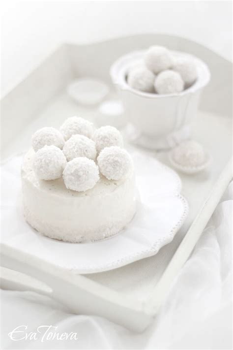 Рафаело сладоледен чийзкейк White Aesthetic Food Styling Shades Of White