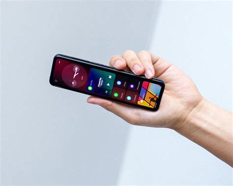 Странный смартфон-пульт от создателя Android получил экран 32:9