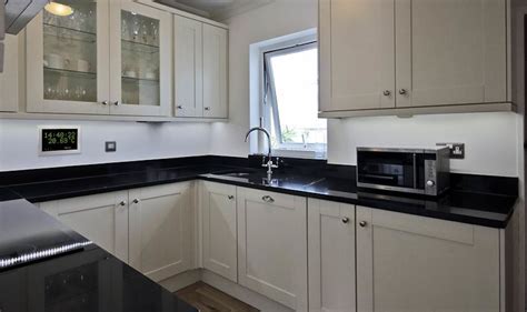 this pong clock displays the time and temperature in score like fashion