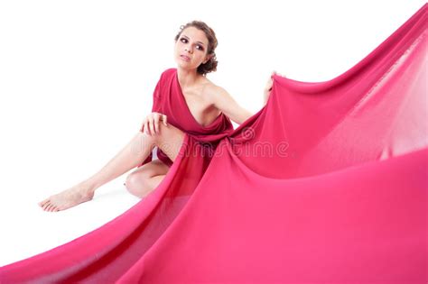 Gezette Mooie Vrouw In Een Rode Kleding Stock Foto Image Of Stromend