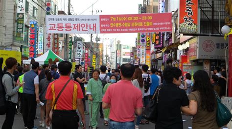 인천 연수구 선학동 음식문화거리 생동감 축제 성황